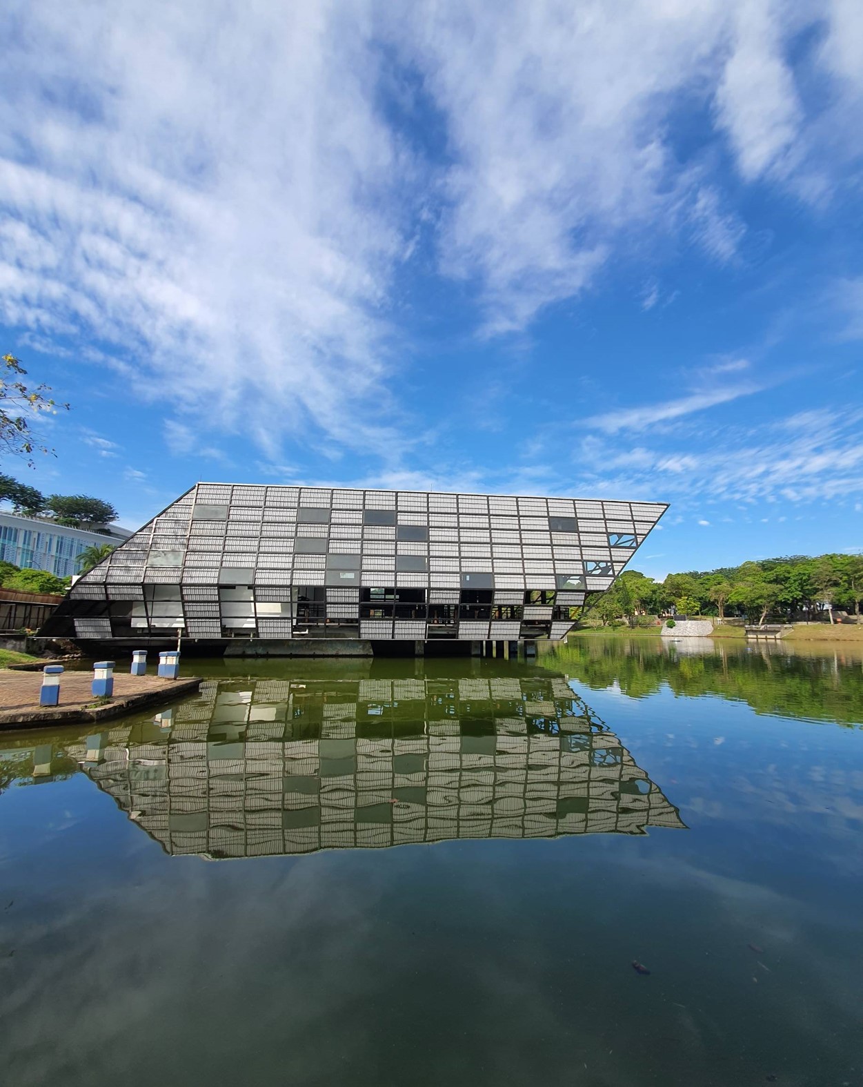 Lakeside Floating Restaurant | Architect Magazine