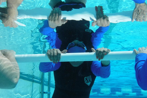 How an Underwater Fence Instills Confidence in Beginning Swimmers ...