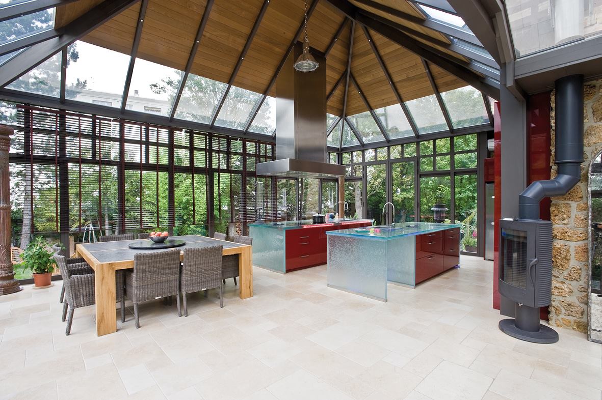 Side panels and glass tabletops from ThinkGlass | Builder Magazine