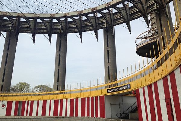 The New York State Pavilion Designed by Philip Johnson for the World's ...