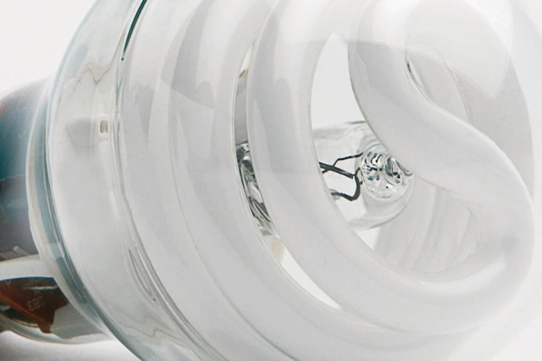 GE Hybrid Light Bulb | Builder Magazine