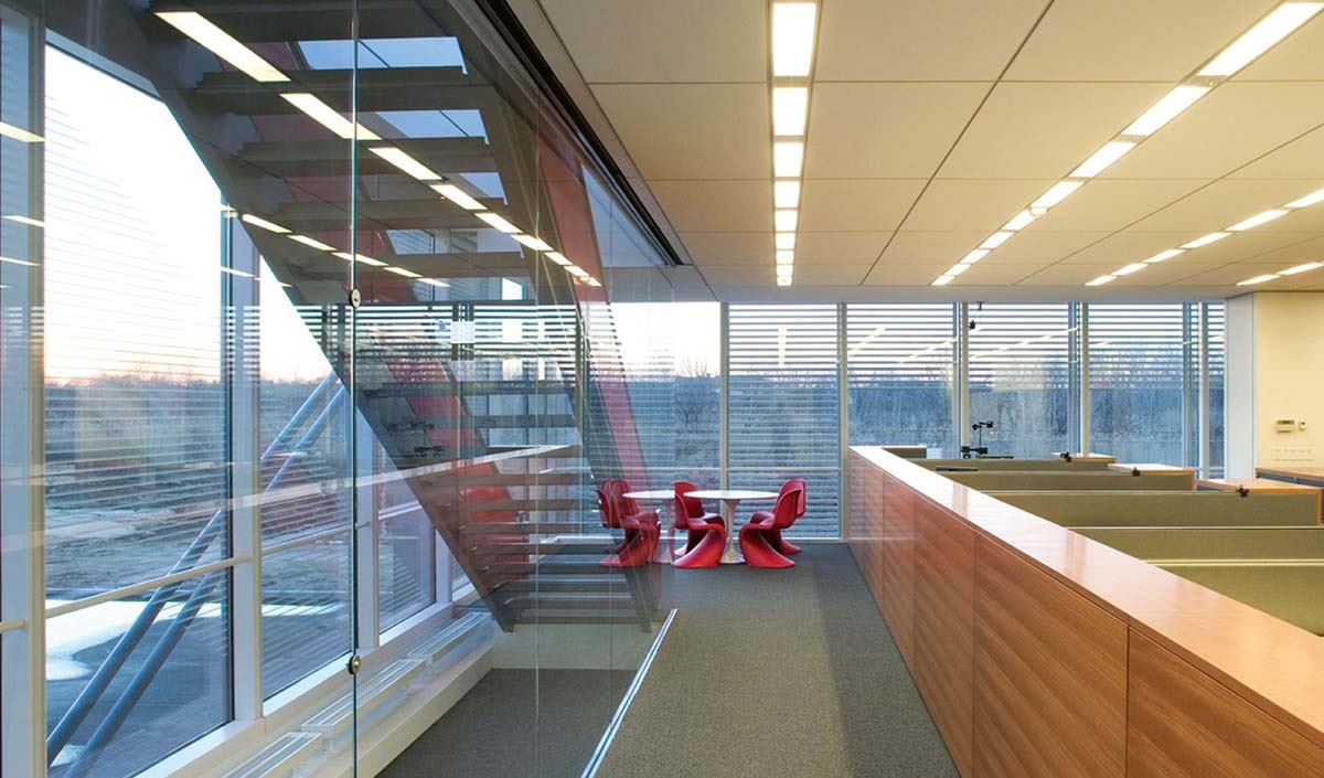 AAC SolarTrac 3 shading system from MechoShade Systems | Architect Magazine