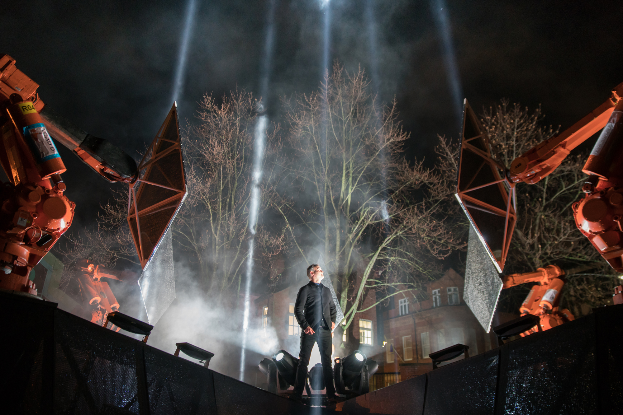 Jason Bruges Studio Debuts Robotic Light Installation in the United ...