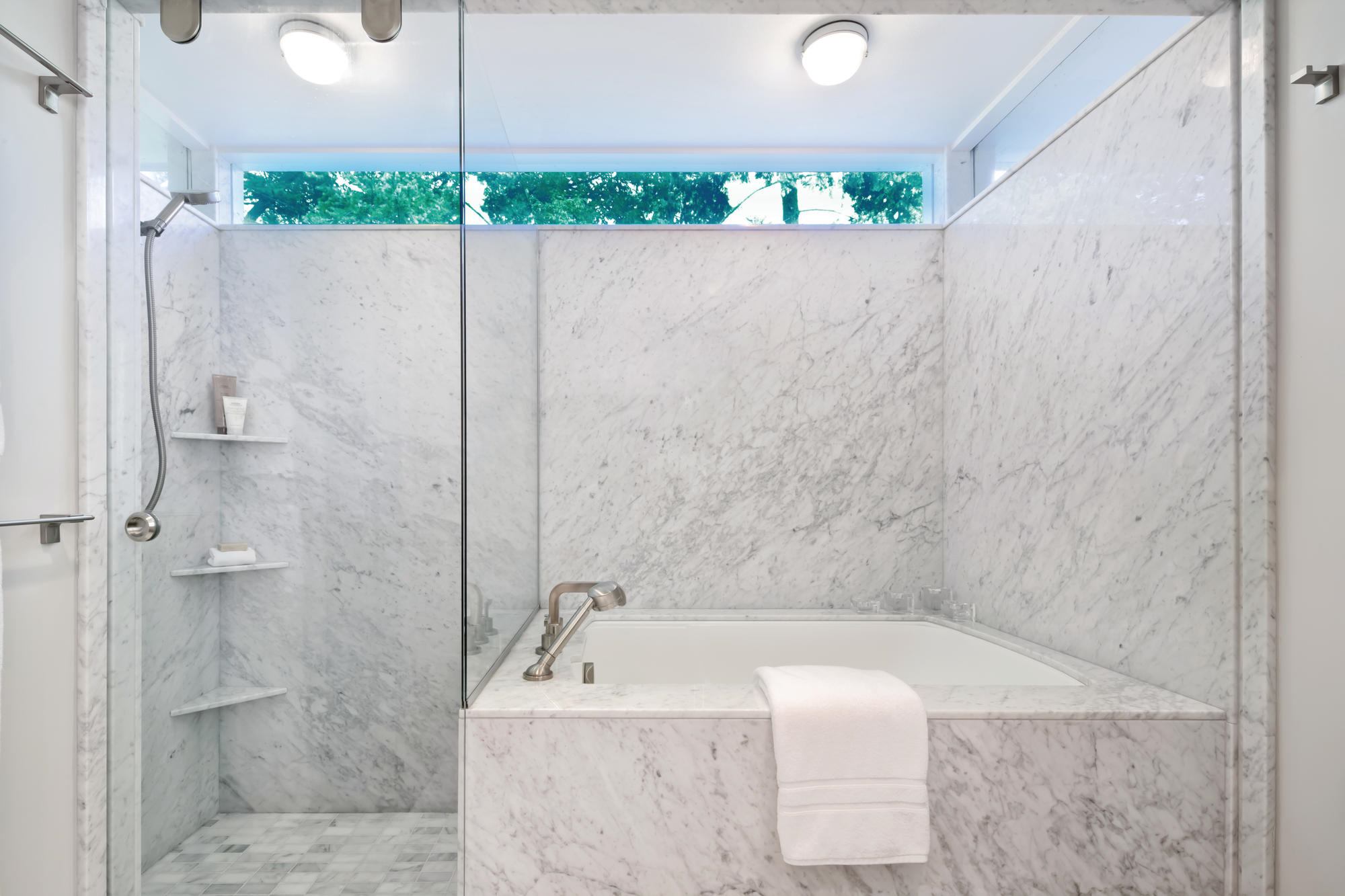 Mount Curve Modern Bath, Minneapolis | Builder Magazine