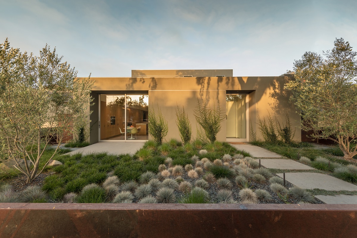 Case Study House Provides Custom Living Spaces on a Standard-Size ...