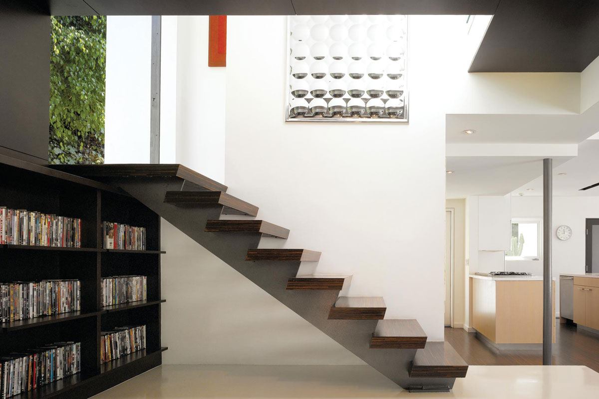 Box Step: Simple but Bold Changes Turn Tudor to Contemporary | Builder ...