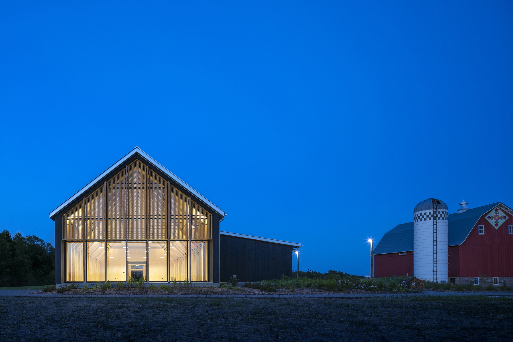 Soaring Trusses at the Tashjian Bee and Pollinator Discovery Center ...