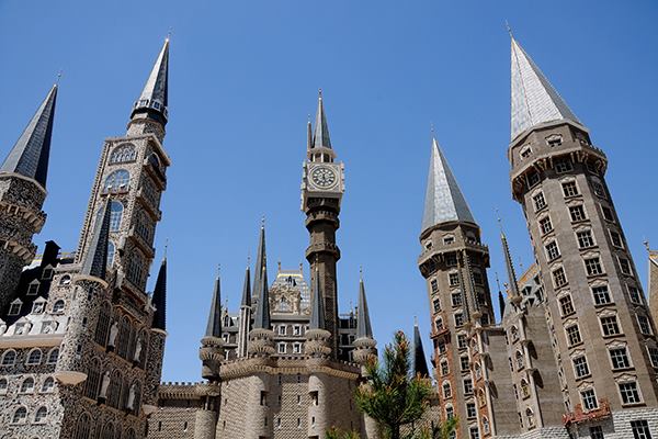 Morning News Roundup: Hogwarts College, William Pedersen Furniture ...