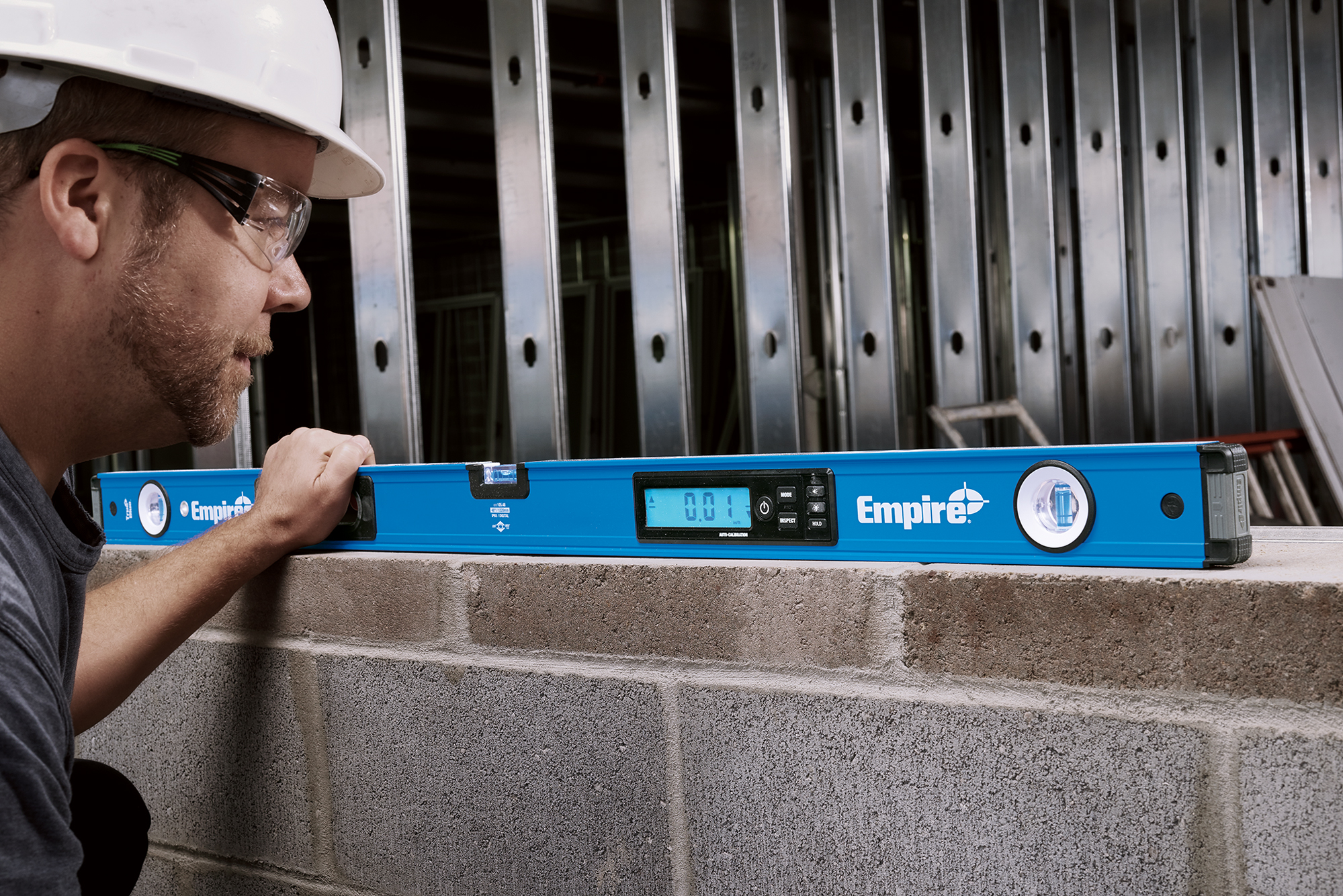 The First Auto-Calibrated Level | JLC Online