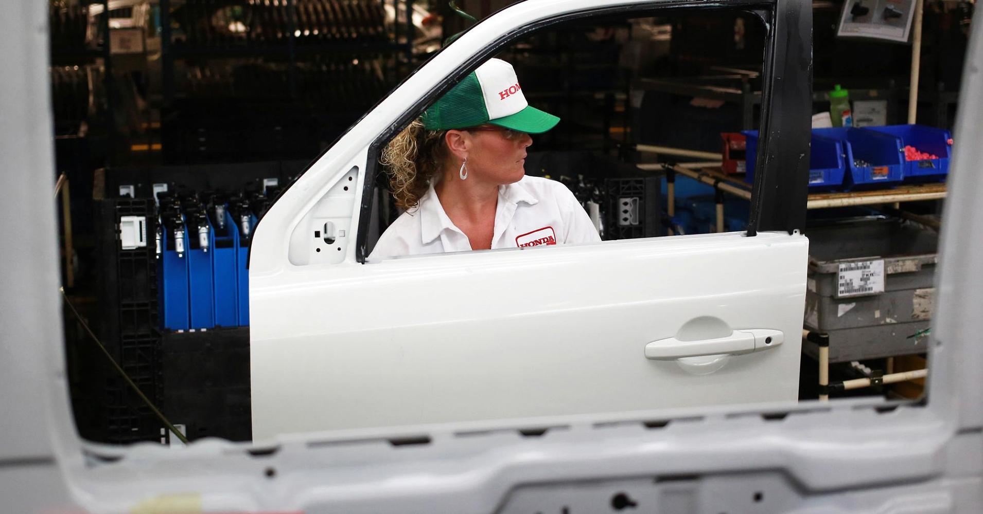 Factory Output Reaches a Four-Year Peak in August | Builder Magazine