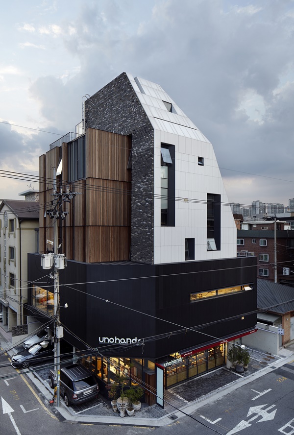 Moai Building | Architect Magazine