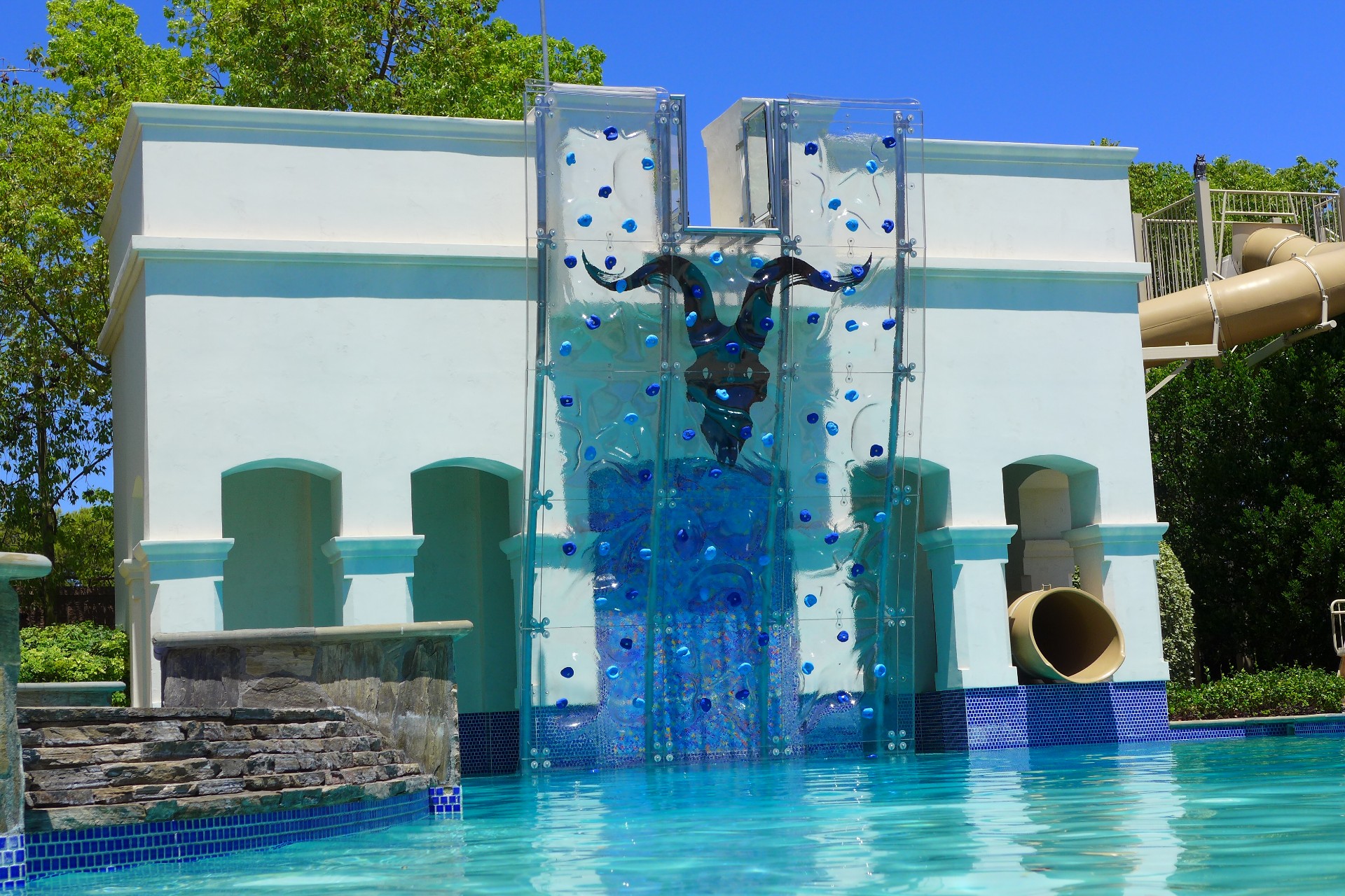 AquaClimb Releases a New LUXE Model| Pool & Spa News
