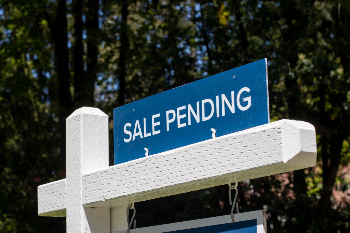 Pending Home Sales Drop 5.2% in March | Builder Magazine