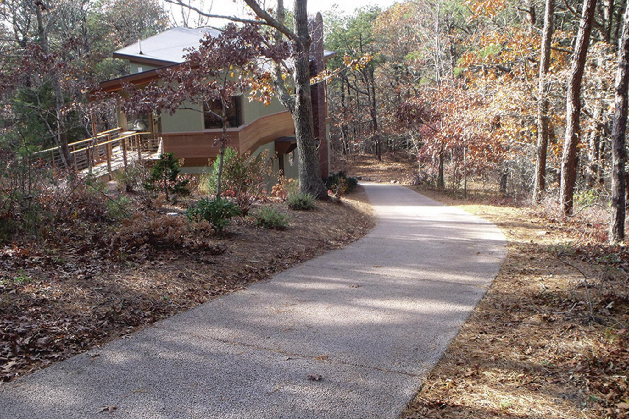 Placing a Puddle-Proof Driveway | JLC Online