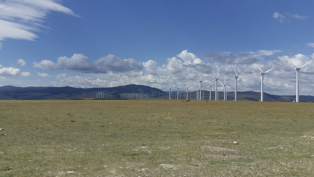 Construction of the First U.S. Wind Power Farm Enters Final Phase ...